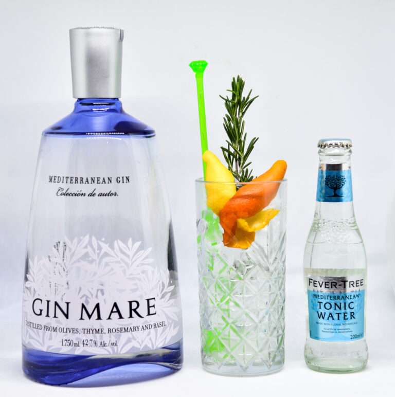 La storia del gin, le sue caratteristiche e la sua fama mondiale