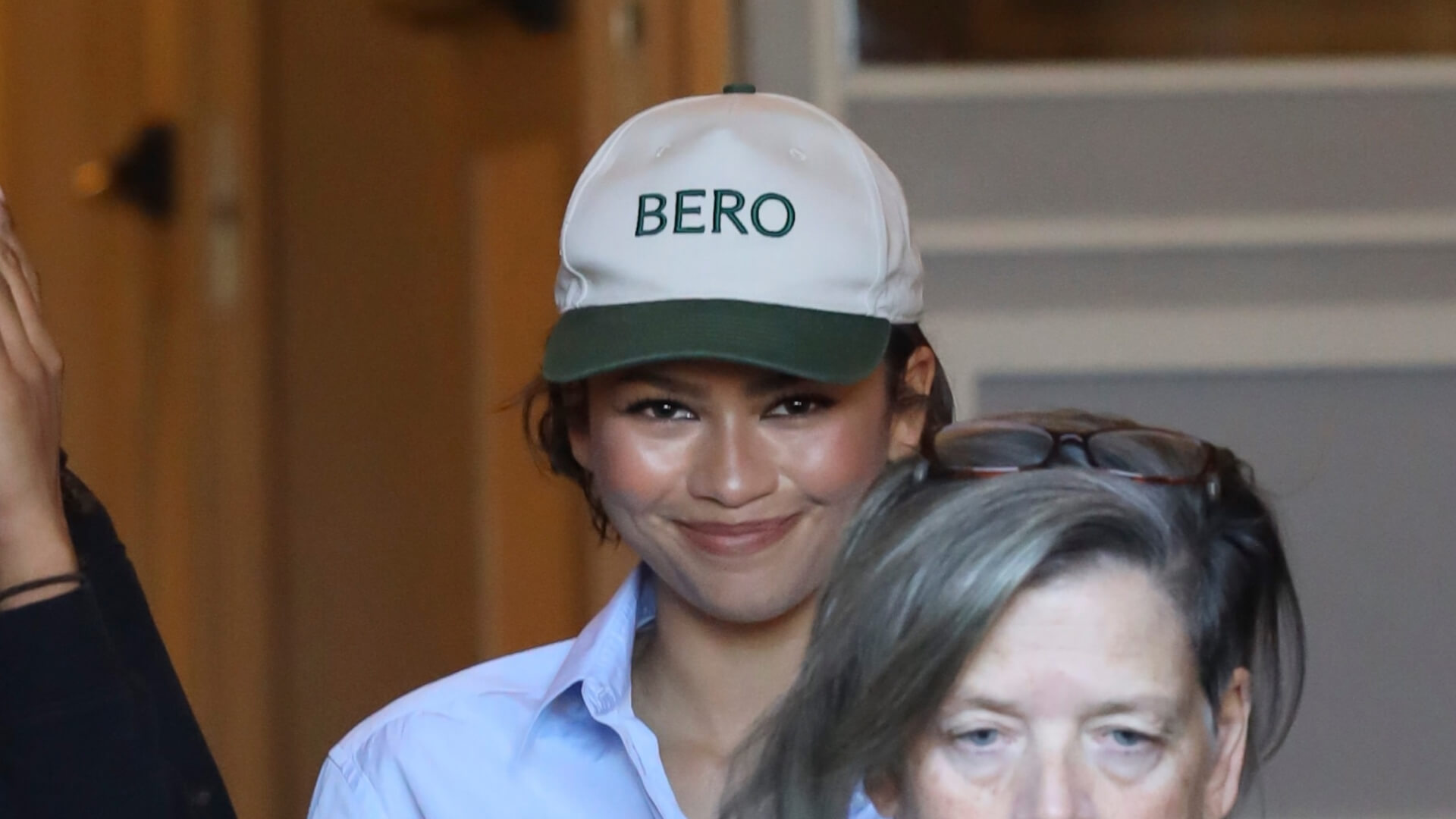 Zendaya ruba lo stile a Tom Holland (e rende il boyfriend core ...